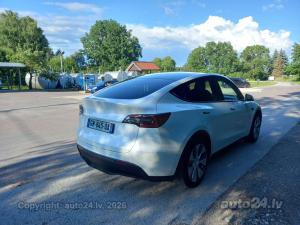 White Tesla Model Y 2023 in Tartu, with an engine capacity of 0.00 L and mileage of 29 thousand km for 35200 €, photo 5 on AUTOMOTO.COM.LV