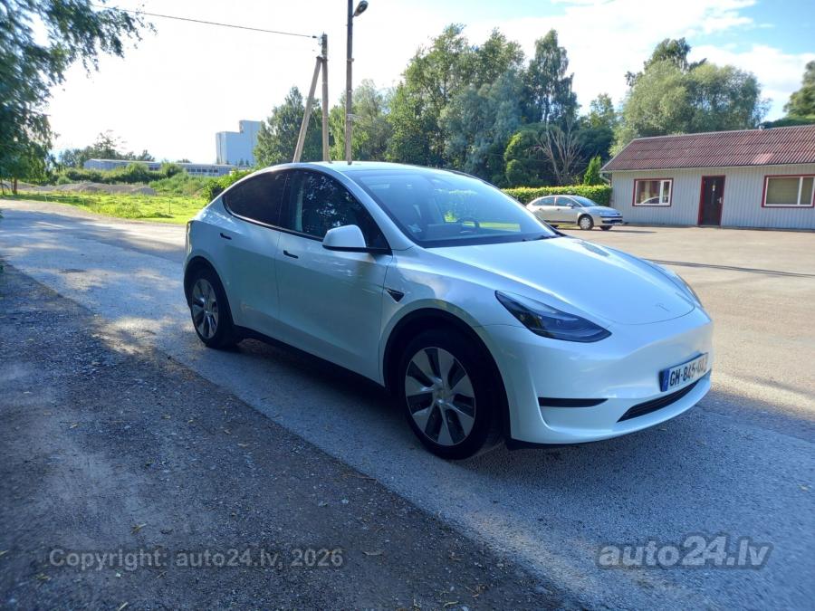 White Tesla Model Y 2023 in Tartu, with an engine capacity of 0.00 L and mileage of 29 thousand km for 35200 €, photo 7 on AUTOMOTO.COM.LV