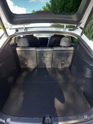 White Tesla Model Y 2023 in Tartu, with an engine capacity of 0.00 L and mileage of 29 thousand km for 35200 €, photo 13 on AUTOMOTO.COM.LV