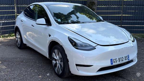 Белый Тесла Модель Y 2023 в Ионава, объемом двигателя 0.00 л и пробегом 70 тыс. км за 16800 €, фото 5 на AUTOMOTO.COM.LV