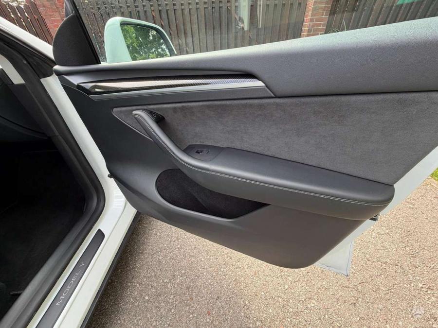 Balts Tesla Model Y 2023 Klaipėda, ar dzinēja tilpumu 0.00 L un nobraukumu 54 tūkst. km par 33000 €, foto 26 vietnē AUTOMOTO.COM.LV