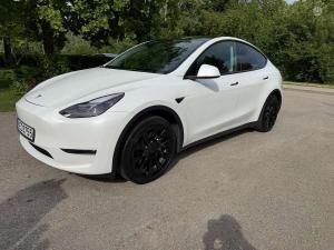Balts Tesla Model Y 2023 Klaipėda, ar dzinēja tilpumu 0.00 L un nobraukumu 54 tūkst. km par 33000 €, foto  vietnē AUTOMOTO.COM.LV