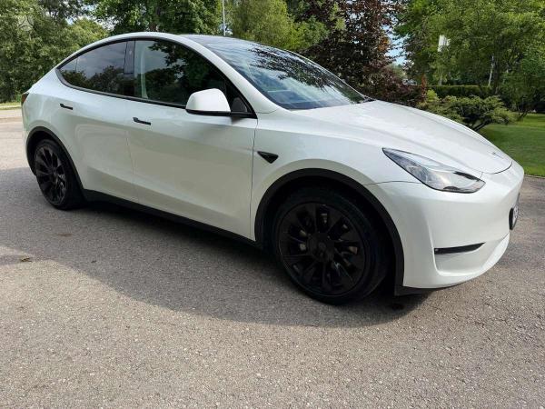 Balts Tesla Model Y 2023 Klaipėda, ar dzinēja tilpumu 0.00 L un nobraukumu 54 tūkst. km par 33000 €, foto 3 vietnē AUTOMOTO.COM.LV