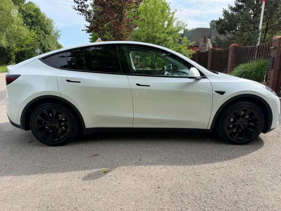Balts Tesla Model Y 2023 Klaipėda, ar dzinēja tilpumu 0.00 L un nobraukumu 54 tūkst. km par 33000 €, foto 5 vietnē AUTOMOTO.COM.LV