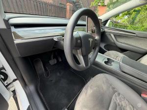 Balts Tesla Model Y 2023 Klaipėda, ar dzinēja tilpumu 0.00 L un nobraukumu 54 tūkst. km par 33000 €, foto 13 vietnē AUTOMOTO.COM.LV