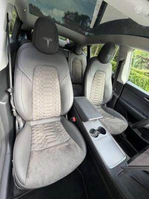 Balts Tesla Model Y 2023 Klaipėda, ar dzinēja tilpumu 0.00 L un nobraukumu 54 tūkst. km par 33000 €, foto 14 vietnē AUTOMOTO.COM.LV