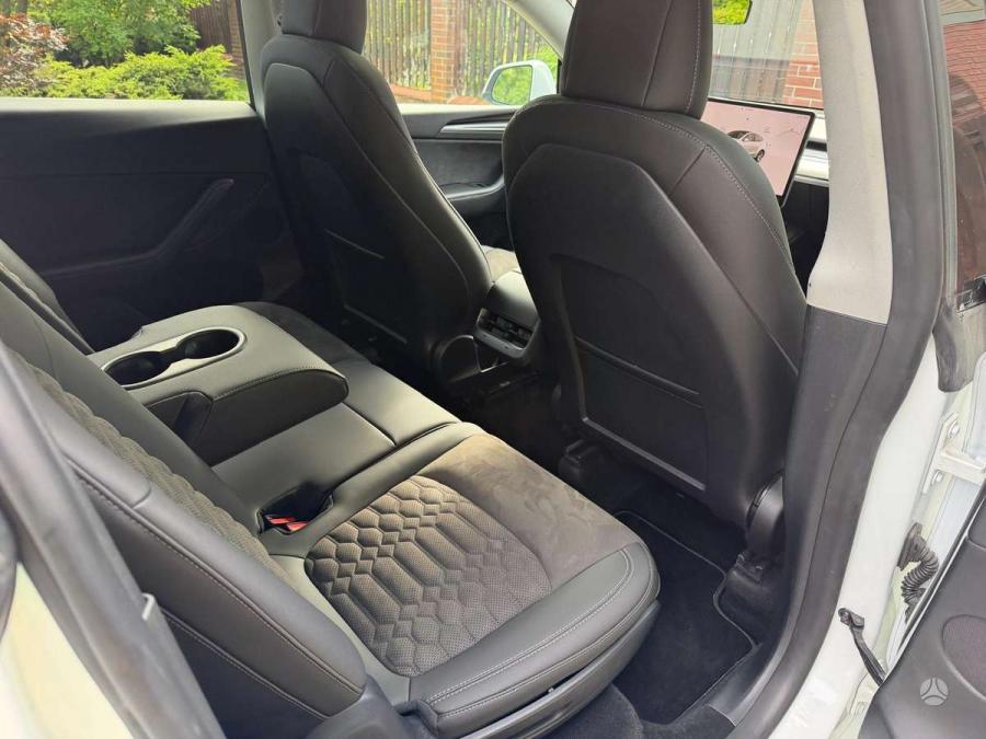 Balts Tesla Model Y 2023 Klaipėda, ar dzinēja tilpumu 0.00 L un nobraukumu 54 tūkst. km par 33000 €, foto 17 vietnē AUTOMOTO.COM.LV
