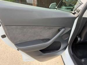 Balts Tesla Model Y 2023 Klaipėda, ar dzinēja tilpumu 0.00 L un nobraukumu 54 tūkst. km par 33000 €, foto 27 vietnē AUTOMOTO.COM.LV