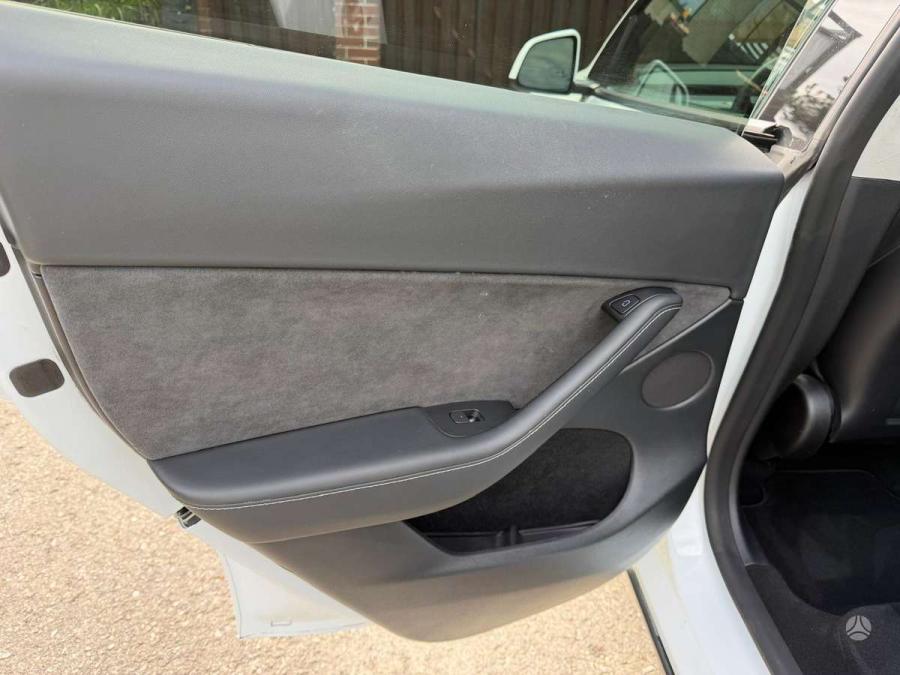 Balts Tesla Model Y 2023 Klaipėda, ar dzinēja tilpumu 0.00 L un nobraukumu 54 tūkst. km par 33000 €, foto 27 vietnē AUTOMOTO.COM.LV