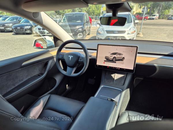White Tesla Model Y 2023 in Tartu, with an engine capacity of 0.00 L and mileage of 62 thousand km for 33390 €, photo 4 on AUTOMOTO.COM.LV