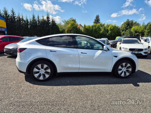 White Tesla Model Y 2023 in Tartu, with an engine capacity of 0.00 L and mileage of 62 thousand km for 33390 €, photo 8 on AUTOMOTO.COM.LV