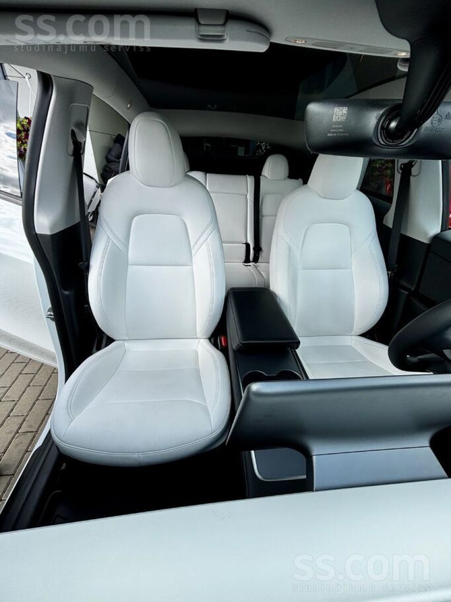 White Tesla Model Y 2023 in Riga, with an engine capacity of 0.00 L and mileage of 75 thousand km for 39400 €, photo 7 on AUTOMOTO.COM.LV