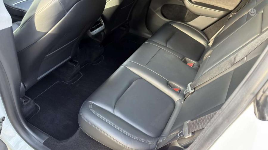 White Tesla Model Y 2023 in Jonava, with an engine capacity of 0.00 L and mileage of 138 thousand km for 23500 €, photo 22 on AUTOMOTO.COM.LV