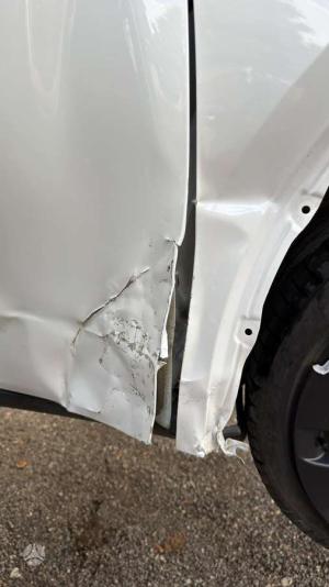 White Tesla Model Y 2023 in Jonava, with an engine capacity of 0.00 L and mileage of 138 thousand km for 23500 €, photo 38 on AUTOMOTO.COM.LV