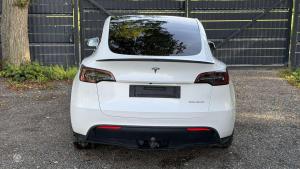 White Tesla Model Y 2023 in Jonava, with an engine capacity of 0.00 L and mileage of 138 thousand km for 23500 €, photo 7 on AUTOMOTO.COM.LV