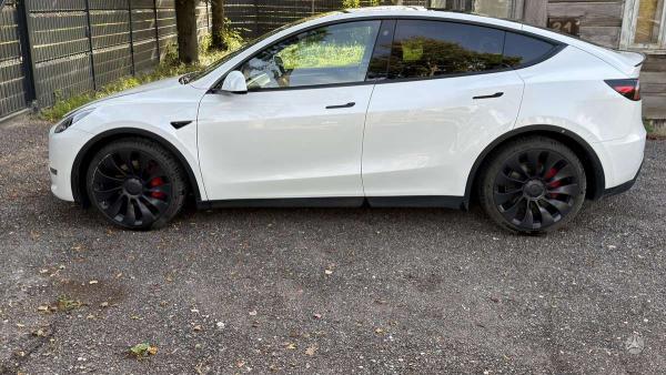 Tesla Model Y 2023 in Jonava on AUTOMOTO.COM.LV White Tesla Model Y 2023 in Jonava, with an engine capacity of 0.00 L and mileage of 138 thousand km for 23500 €, photo 9 on AUTOMOTO.COM.LV