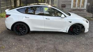 White Tesla Model Y 2023 in Jonava, with an engine capacity of 0.00 L and mileage of 138 thousand km for 23500 €, photo 13 on AUTOMOTO.COM.LV