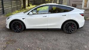 White Tesla Model Y 2023 in Jonava, with an engine capacity of 0.00 L and mileage of 138 thousand km for 23500 €, photo 17 on AUTOMOTO.COM.LV