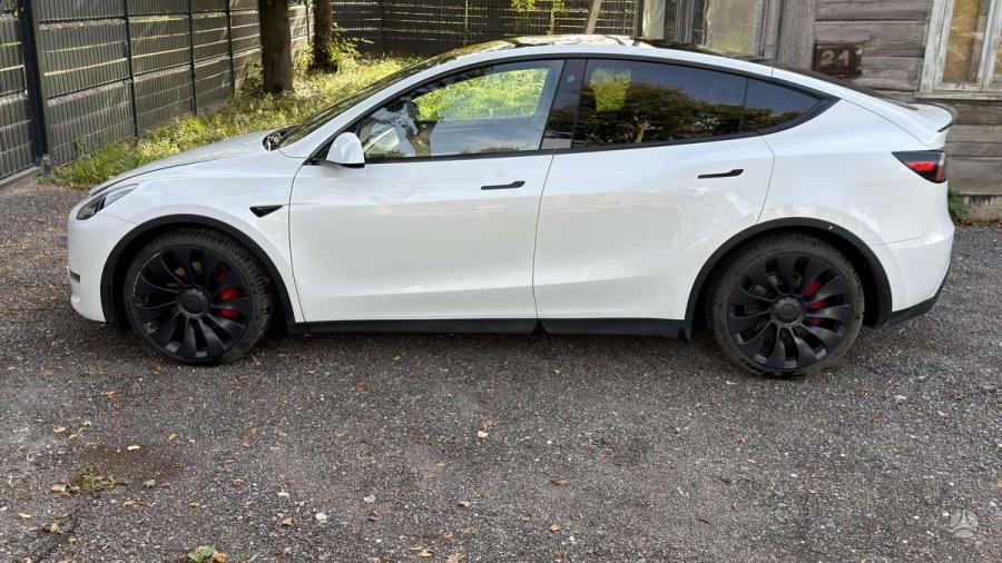 White Tesla Model Y 2023 in Jonava, with an engine capacity of 0.00 L and mileage of 138 thousand km for 23500 €, photo 17 on AUTOMOTO.COM.LV