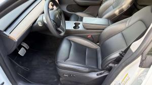 White Tesla Model Y 2023 in Jonava, with an engine capacity of 0.00 L and mileage of 138 thousand km for 23500 €, photo 19 on AUTOMOTO.COM.LV