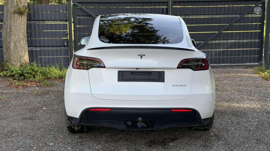 Balts Tesla Model Y 2023 Jonava, ar dzinēja tilpumu 0.00 L un nobraukumu 138 tūkst. km par 22500 €, foto 1 vietnē AUTOMOTO.COM.LV