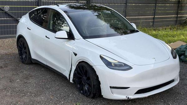 Balts Tesla Model Y 2023 Jonava, ar dzinēja tilpumu 0.00 L un nobraukumu 138 tūkst. km par 20500 €, foto 4 vietnē AUTOMOTO.COM.LV