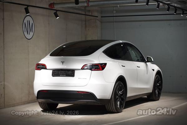 Balts Tesla Model Y 2023 Tallina, ar dzinēja tilpumu 0.00 L un nobraukumu 64 tūkst. km par 38990 €, foto 5 vietnē AUTOMOTO.COM.LV