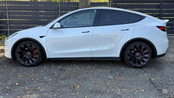 Balts Tesla Model Y 2023 Jonava, ar dzinēja tilpumu 0.00 L un nobraukumu 138 tūkst. km par 17999 €, foto 5 vietnē AUTOMOTO.COM.LV