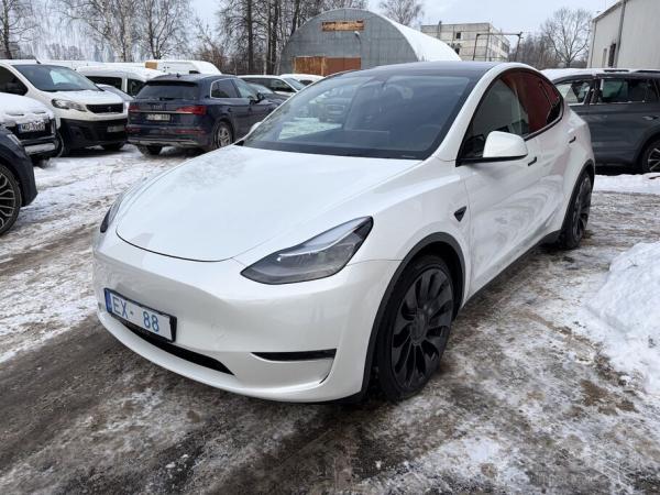 White Tesla Model Y 2024 in Riga, with an engine capacity of 0.00 L and mileage of 47 thousand km for 38000 €, photo 1 on AUTOMOTO.COM.LV