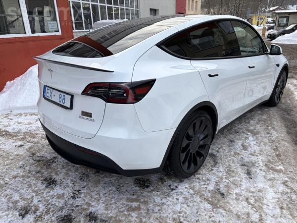 White Tesla Model Y 2024 in Riga, with an engine capacity of 0.00 L and mileage of 47 thousand km for 38000 €, photo 3 on AUTOMOTO.COM.LV