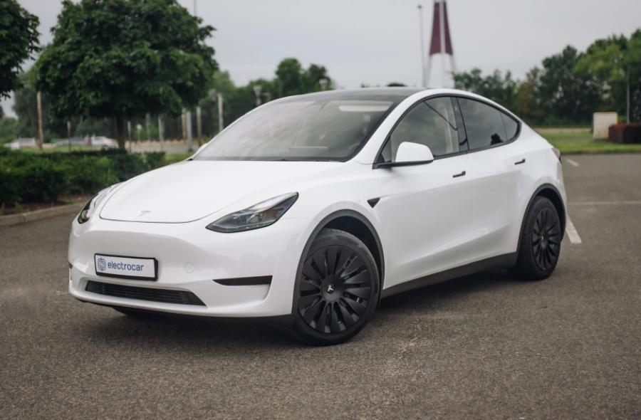 Balts Tesla Model Y 2024 Rīga, ar dzinēja tilpumu 0.00 L un nobraukumu 360 tūkst. km par 35150 €, foto 5 vietnē AUTOMOTO.COM.LV