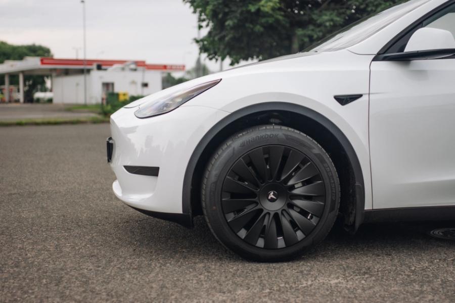 Balts Tesla Model Y 2024 Rīga, ar dzinēja tilpumu 0.00 L un nobraukumu 360 tūkst. km par 35150 €, foto 6 vietnē AUTOMOTO.COM.LV