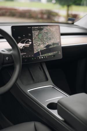 Balts Tesla Model Y 2024 Rīga, ar dzinēja tilpumu 0.00 L un nobraukumu 360 tūkst. km par 35150 €, foto 11 vietnē AUTOMOTO.COM.LV