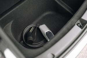 Balts Tesla Model Y 2024 Rīga, ar dzinēja tilpumu 0.00 L un nobraukumu 360 tūkst. km par 35150 €, foto 19 vietnē AUTOMOTO.COM.LV