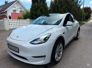 White Tesla Model Y 2024 in Vilnius, with an engine capacity of 0.00 L and mileage of 54 thousand km for 38950 €, photo 3 on AUTOMOTO.COM.LV