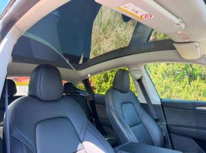 White Tesla Model Y 2024 in Vilnius, with an engine capacity of 0.00 L and mileage of 54 thousand km for 38950 €, photo 10 on AUTOMOTO.COM.LV