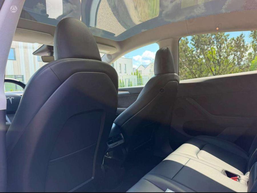 White Tesla Model Y 2024 in Vilnius, with an engine capacity of 0.00 L and mileage of 54 thousand km for 38950 €, photo 13 on AUTOMOTO.COM.LV