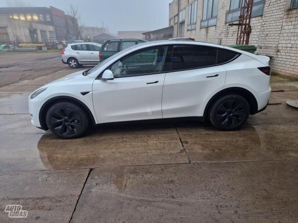 White Tesla Model Y 2025 in Sirvintos, with an engine capacity of 0.00 L and mileage of 3 thousand km for 42000 €, photo 9 on AUTOMOTO.COM.LV
