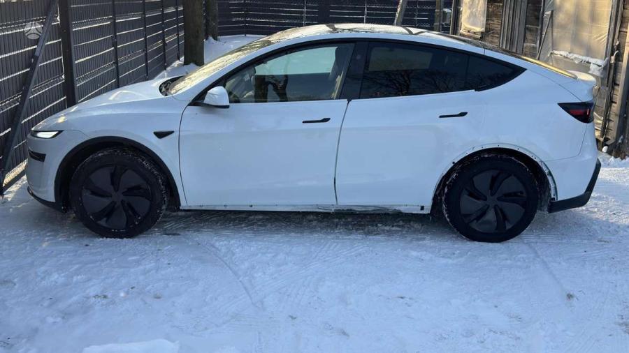 Balts Tesla Model Y 2025 Jonava, ar dzinēja tilpumu 0.00 L un nobraukumu 6 tūkst. km par 30500 €, foto 8 vietnē AUTOMOTO.COM.LV