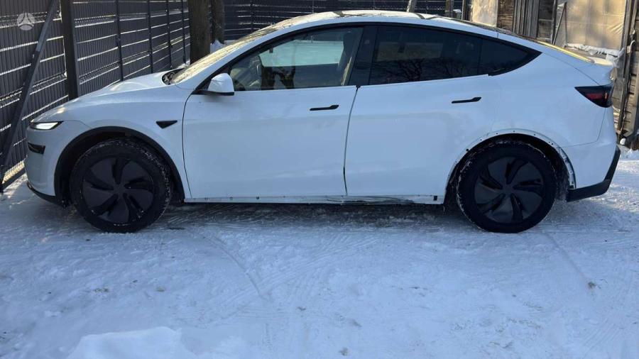 Balts Tesla Model Y 2025 Jonava, ar dzinēja tilpumu 0.00 L un nobraukumu 6 tūkst. km par 30500 €, foto 16 vietnē AUTOMOTO.COM.LV