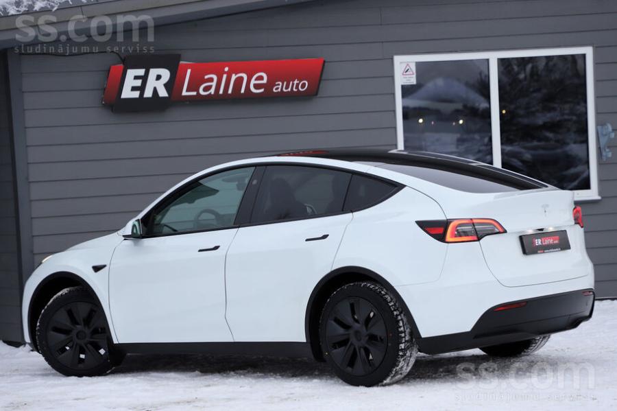 White Tesla Model Y 2025 in Tukums, with an engine capacity of 0.00 L and mileage of 10 thousand km for 33900 €, photo 6 on AUTOMOTO.COM.LV