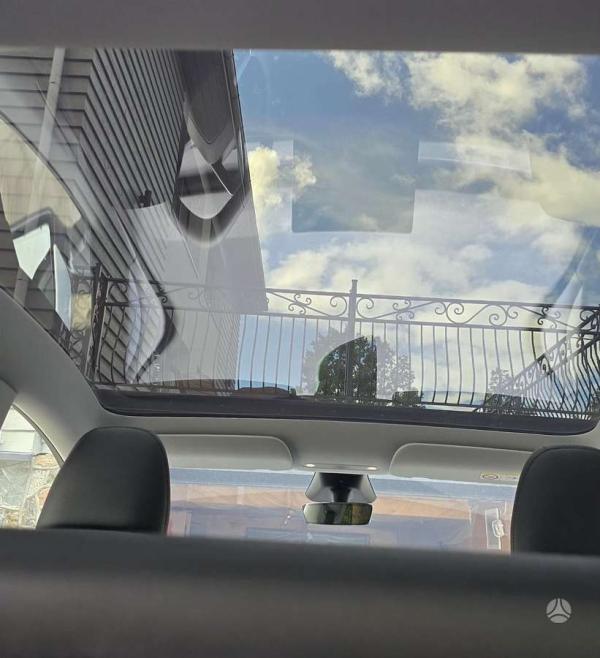 White Tesla Model Y 2025 in Palanga, with an engine capacity of 0.00 L and mileage of 21 thousand km for 52000 €, photo 6 on AUTOMOTO.COM.LV