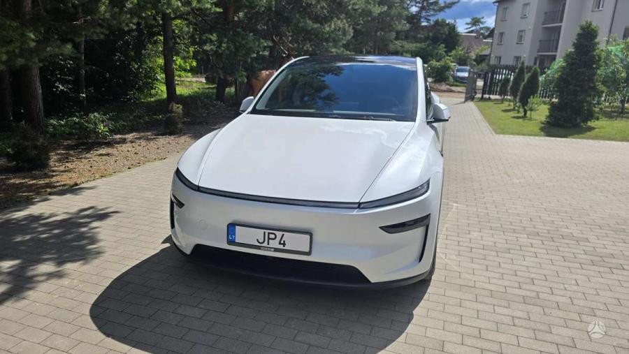 Белый Тесла Модель Y 2025 в Паланга, объемом двигателя 0.00 л и пробегом 21 тыс. км за 52000 €, фото 5 на AUTOMOTO.COM.LV