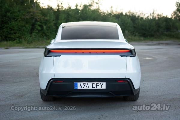 White Tesla Model Y 2025 in Tallinn, with an engine capacity of 0.00 L and mileage of 42 thousand km for 43990 €, photo 10 on AUTOMOTO.COM.LV
