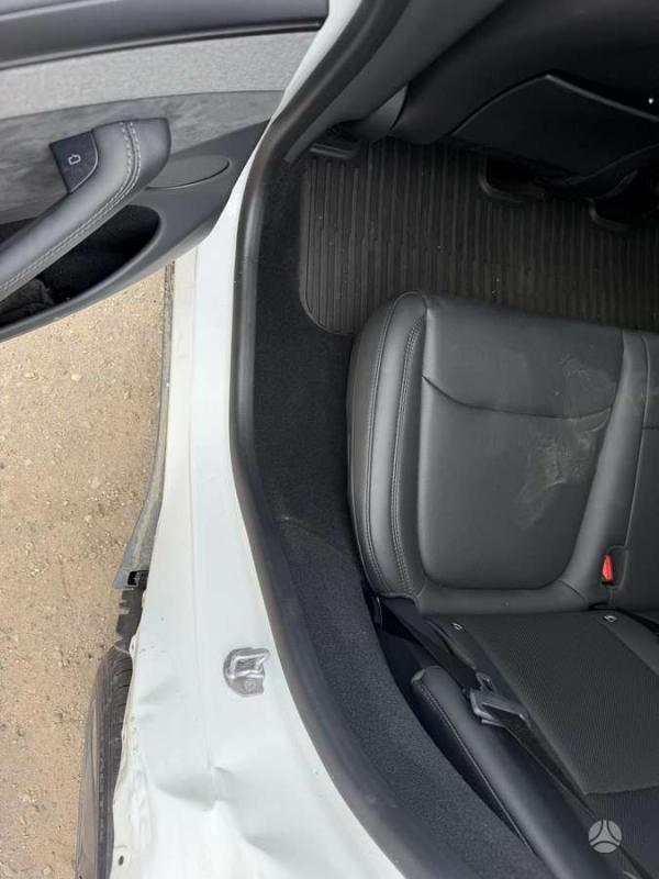 Balts Tesla Model Y 2026 Klaipėda, ar dzinēja tilpumu 0.00 L un nobraukumu 5 tūkst. km par 26000 €, foto 6 vietnē AUTOMOTO.COM.LV