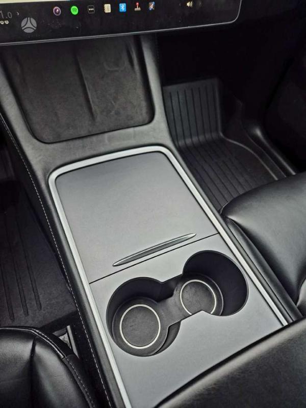 White Tesla Model Y 2022 in Kaunas, with an engine capacity of 0.00 L and mileage of 155 thousand km for 25999 €, photo 11 on AUTOMOTO.COM.LV