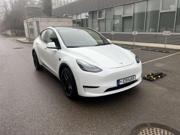 Balts Tesla Model Y 2022 Viļņa, ar dzinēja tilpumu 0.00 L un nobraukumu 45 tūkst. km par 28500 €, foto 4 vietnē AUTOMOTO.COM.LV