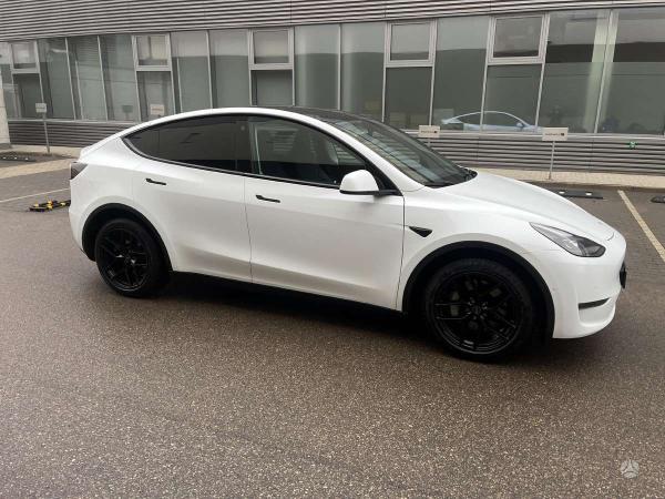 Balts Tesla Model Y 2022 Viļņa, ar dzinēja tilpumu 0.00 L un nobraukumu 45 tūkst. km par 28500 €, foto 5 vietnē AUTOMOTO.COM.LV
