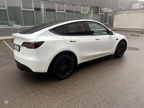 Balts Tesla Model Y 2022 Viļņa, ar dzinēja tilpumu 0.00 L un nobraukumu 45 tūkst. km par 28500 €, foto 6 vietnē AUTOMOTO.COM.LV