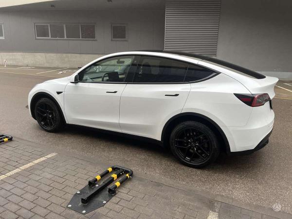 Balts Tesla Model Y 2022 Viļņa, ar dzinēja tilpumu 0.00 L un nobraukumu 45 tūkst. km par 28500 €, foto 10 vietnē AUTOMOTO.COM.LV